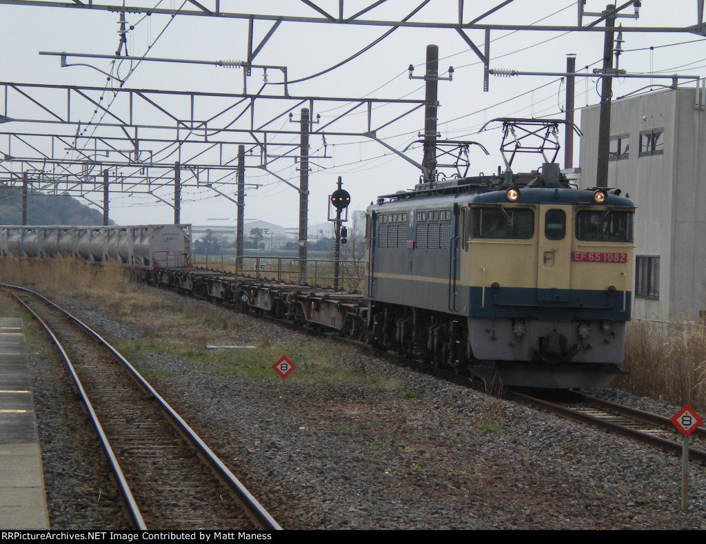 EF65-1082